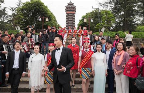 清明祭英烈 四川一高校学生与市民齐唱《英雄赞歌》 知乎