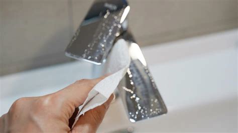 안쓰는 손세정제 버리지 말고 ‘욕실에 활용하세요 의외로 잘 모르는 손세정제 활용법