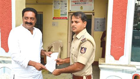 Fake Photo Of Actor Prakash Raj Bathing At Kumbh Mela Former Bigg Boss Contestant Prashanth
