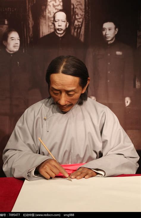 蜡像穿长袍签字的老人人高清图片下载红动中国