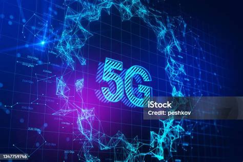 흐릿한 배경에 추상 빛나는 파란색 다각형 5g 홀로그램 인터넷 속도 무선 연결 및 통신 개념 3d 렌더링 5g에 대한 스톡 사진 및 기타 이미지 Istock