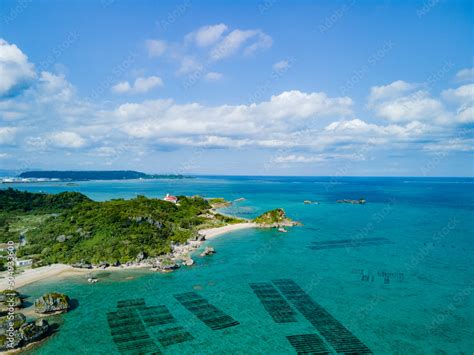 空撮画像沖縄浜比嘉島シルミチュー公園からムルク浜ビーチを航空撮影 Stock Photo Adobe Stock
