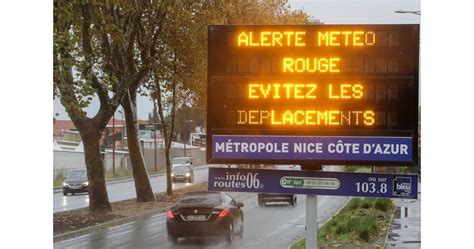 Наводнения във Франция зимата в САЩ взе жертви и затвори пътища