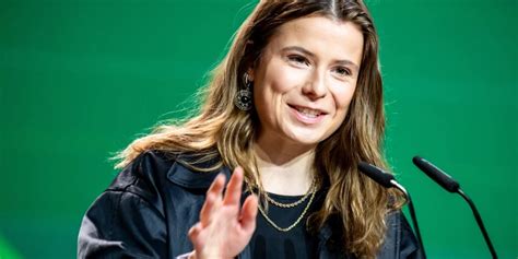 Klima Aktivistin Luisa Neubauer Sorgt Mit Kleid Für Aufsehen Nauch
