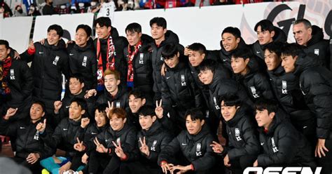 출정식에서 팬들과 추억 남기는 한국축구대표팀 사진