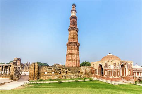 Qutub Minar Delhi India By Mlenny
