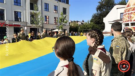 У Коломиї розгорнули 20 метровий стяг до Дня Державного Прапора України