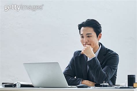 비즈니스 주제 비즈니스맨 사업가 화이트칼라 전문직 신입사원 화이트칼라 이미지 Jv12084007 게티이미지뱅크