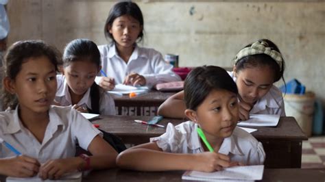 ក្រសួងអប់រំ កំពុងសិក្សាលើគម្រោងសាងសង់«ស្តង់ដាសាលារៀនឈើ