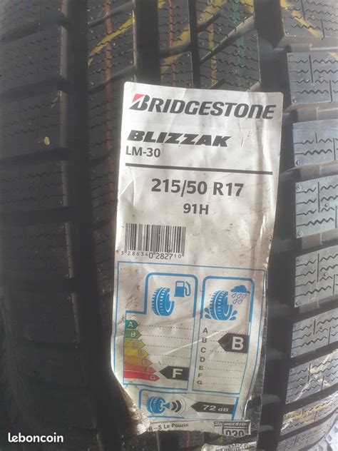 Vend 4 Pneus 215 50 17 Neuf Bridgestone Équipement Moto