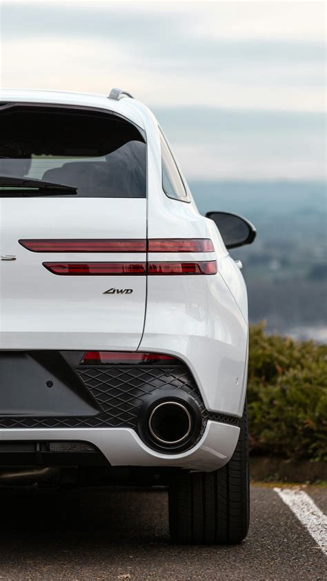 주차장에 주차된 흰색 차의 뒷부분 사진 Unsplash의 무료 미국 이미지