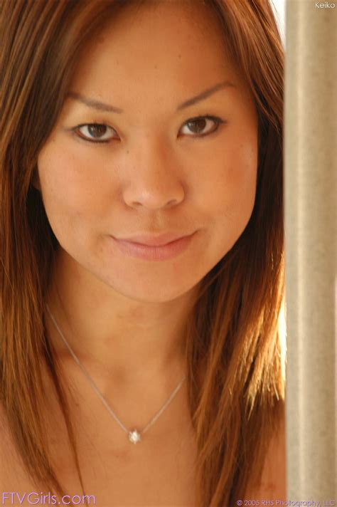 Amateur Asian Girl Keiko Rides A Rubber Sex Toy Attached To A Table