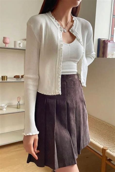 40 Chic Cropped Cardigan Outfit Ideas How To Style A Cropped Cardigan