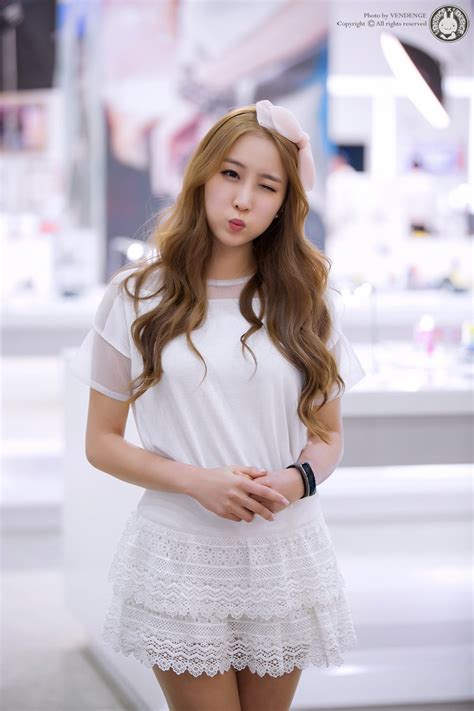 Korean Race Queens Oh Ah Hee At Photo And Imaging Korea 2014