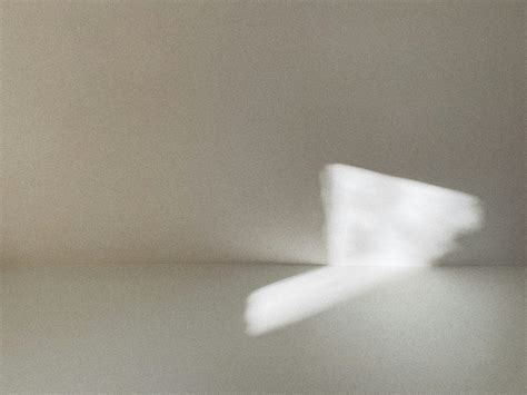 흰색 테이블에 백서 사진 Unsplash의 무료 종이 이미지