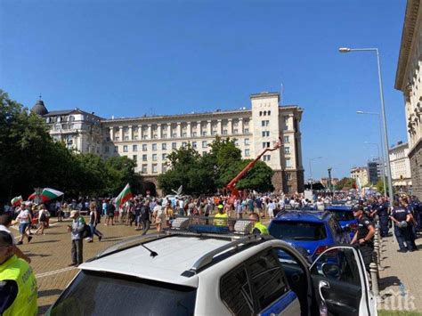 Виктор Димчев показа страховита СНИМКА от метежа Информационна агенция ПИК