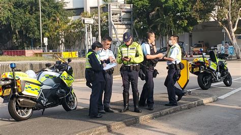 西區私家車與警車相撞 無人受傷 新冠疫情專頁