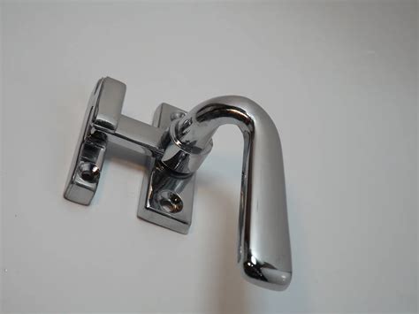 دستگیره پنجره فلزی یراق استور