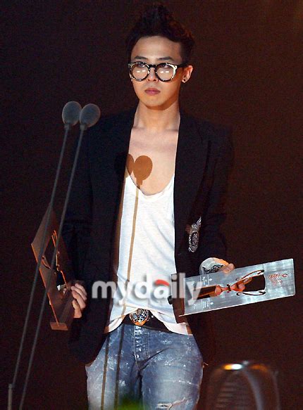 [md포토] 지드래곤 안경 잘 어울리나요