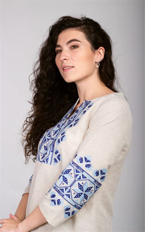 Вишиванка жіноча бежева Зірка блакитно синя купити в інтернет магазині Синій Льон