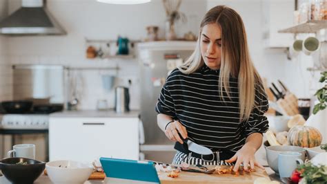 The Gross Reason You Might Want To Avoid A Knife Block