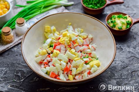 Крабовый салат без риса с кукурузой и огурцом классический рецепт с фото пошагово