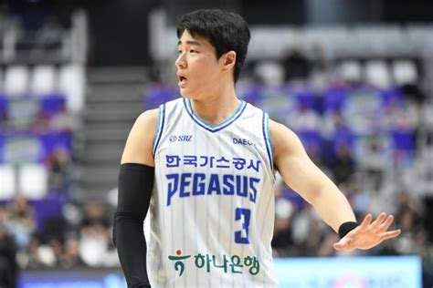Kt와 Kogas 운명 바꾼 정성우의 파울 비슷한 상황 카굴랑안은 ‘노 파울…kbl 심판부는 어떻게 바라봤나