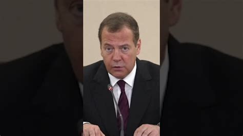 ПЬЯНЫЙ Медведев учит ЯПОНИЮ жить - YouTube