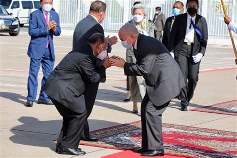 សម្ដេចតេជោ ហ៊ុន សែន និងសម្តេចកិត្តិព្រឹទ្ធបណ្ឌិត អញ្ជើញថ្វាយព្រះរាជដំណើរព្រះមហាក្សត្រ