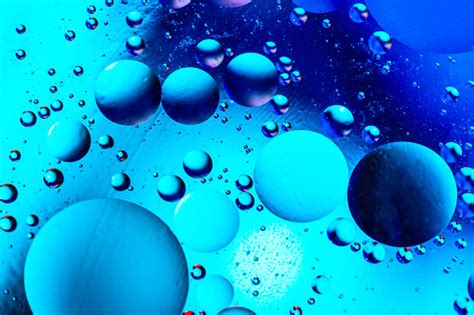 수면에 오일과 추상적 인 다채로운 배경 오일은 물 추상 환각에 떨어집니다 우주와 우주 행성 스타일 환각 추상 이미지 0명에 대한 스톡 사진 및 기타 이미지 Istock