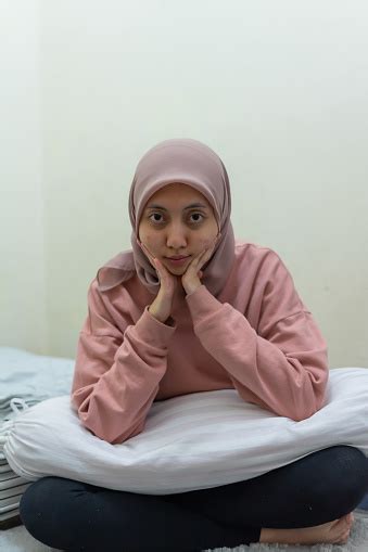 Perempuan Milenial Muda Indonesia Foto Stok Unduh Gambar Sekarang 25 29 Tahun Agama