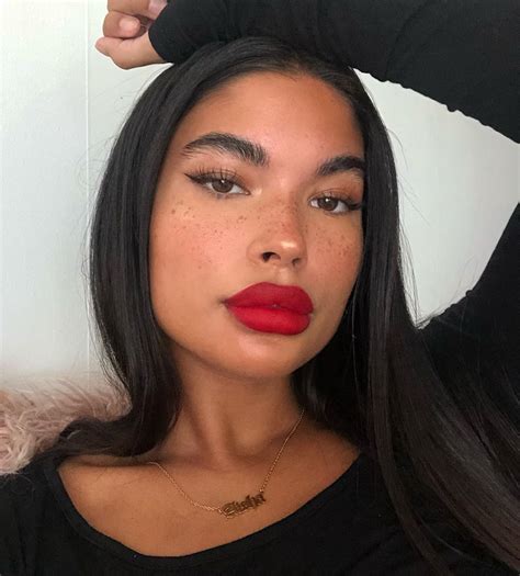 𝔞𝔦𝔰𝔥𝔞 𝔭𝔬𝔱𝔱𝔢𝔯 on Instagram while everyone is out here watching the