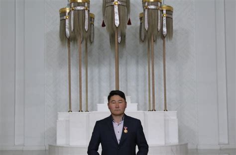 Б Батзоригт “Хөдөлмөрийн хүндэт” медаль хүртлээ Tac Mn