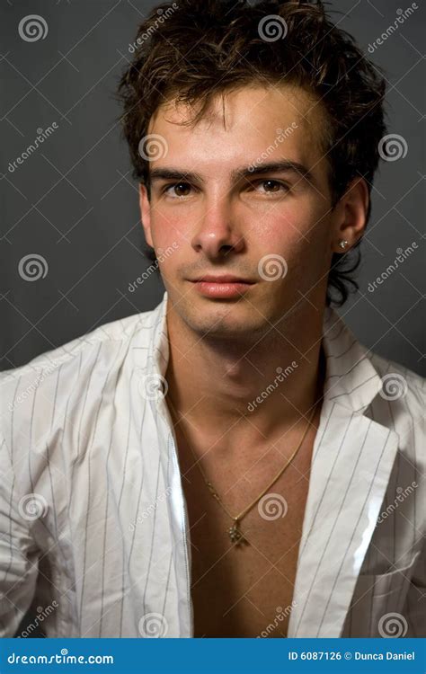 Knappe Jonge Mens Stock Foto Afbeelding Bestaande Uit Kerel 6087126