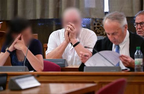 Prozess In T Bingen Musste Ein Kleines Kind Sex Filmen Land Kreiszeitung B Blinger Bote
