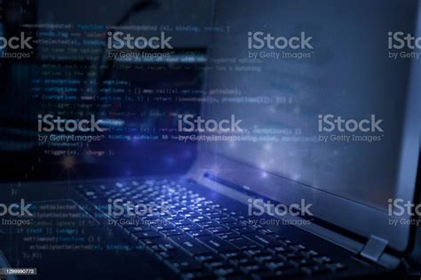 랩톱 및 코드 배경 프로그래밍 언어 컴퓨터 코스 교육에 대해 알아보십시오 웹 디자인에 대한 스톡 사진 및 기타 이미지 웹