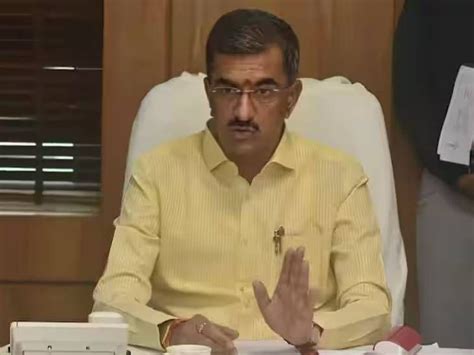 Then 14 Mlas Of Thackeray Group Would Have Been Disqualified Sanjay