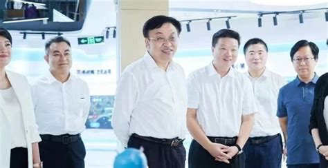 冯飞在陵水调研经济社会高质量发展情况时强调 加快推动产业结构转型升级 打造热带海岛滨海精致城市和创新创业活力城市腾讯新闻