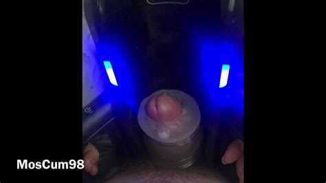 Парень впервые кончает от автоматического мастурбатора Free Sex Video RedTube