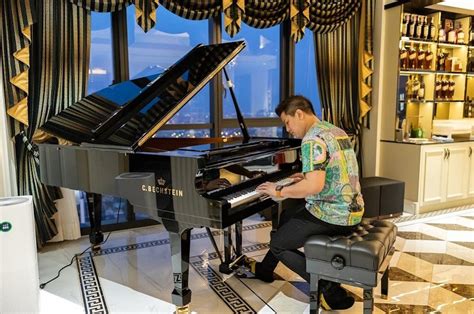 ไฮโซกี้ สราวุธ ประวัตินักธุรกิจหนุ่ม กับความรวยและไลฟ์สไตล์สุดหรู