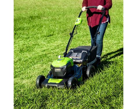 그린웍스코리아 사용자의 테크닉에 따라 잔디 깎는 즐거움이 배가되는 푸시형 그린웍스g Max40듀얼