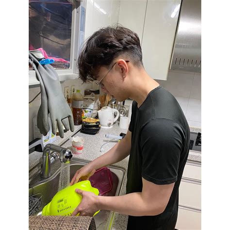 동갑내기 부부의 N 노트 쉬는 날에 소파에 누워만있는 남편 저희집에는 왜 없는걸까요