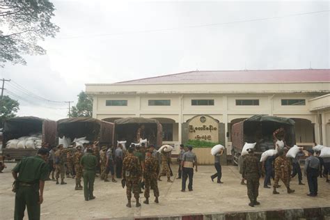 မြောက်ဦးမြို့၌ ပေါ်ဆန်းရင် မျိုးစပါးများ အား မုန်တိုင်းသင့် တောင်သူများလက်ဝယ် အရောက် ထောက