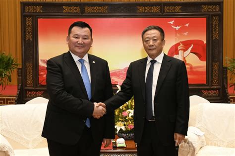 УИХ ын дэд дарга Л Мөнхбаатар ӨМӨЗО ы Намын хорооны нарийн бичгийн