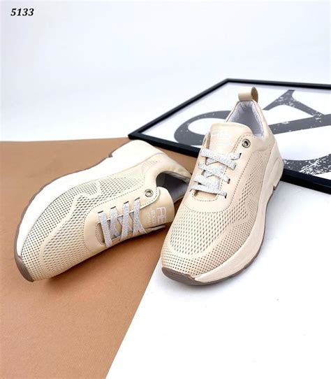 Шкіряні кросівки перфорація — ціна 1600 грн у каталозі Кросівки Купити жіночі речі за доступною