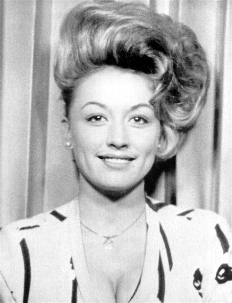 30 Rare Photos Of A Very Young And Beautiful Dolly Parton In The 1960s