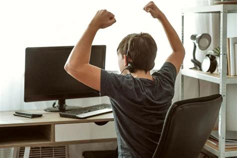 Skill Transferability On Performance In Color Prediction Gaming