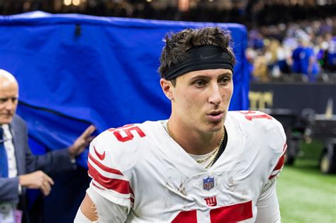 Giants Tommy Devito Returns After Being Checked For Concussion