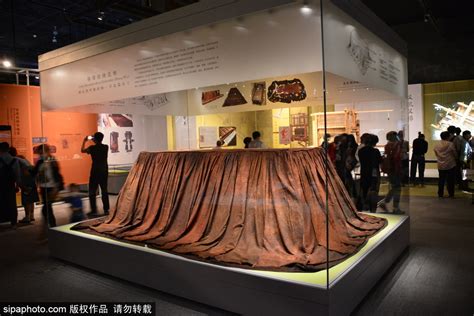 乾隆色谱色卡亮相首都博物馆五彩缤纷珍贵十足