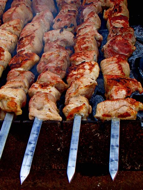 Трех дочерей имел всесильный Сатана И кроме трех была еще одна Дочь старшую за князя выдавая